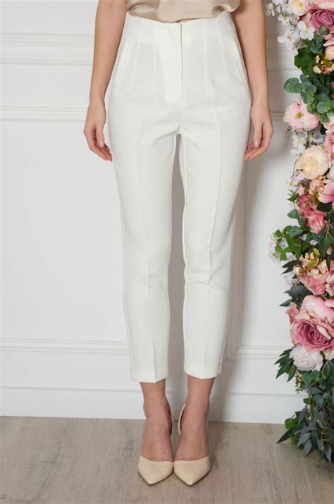 Eleganckie Spodnie Cygaretki W Kant Kremowe Eleganckie Spodnie Sklep Cocomoda Pl Zaprasza