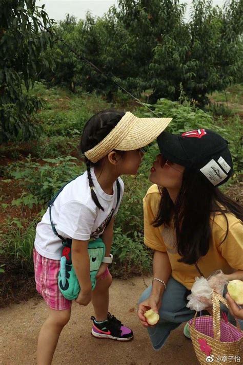 51岁汪峰生日晒全家福 大女儿颜值惊艳不输继母——上海热线娱乐频道