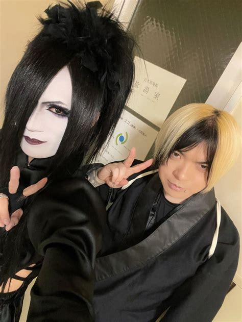 Pin By Woosh03 On Vkei Visual Kei Veil Poses