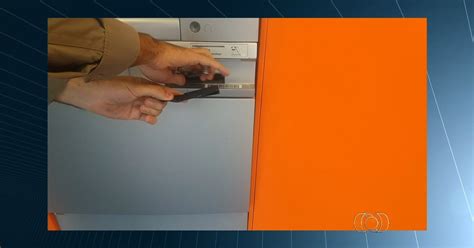 G1 Casal é preso suspeito de instalar chupa cabras em caixas