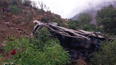 Acidente De ônibus Deixa 24 Mortos E Mais De 20 Feridos
