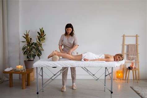 Free Photo Woman Getting A Back Massage From Female Masseur