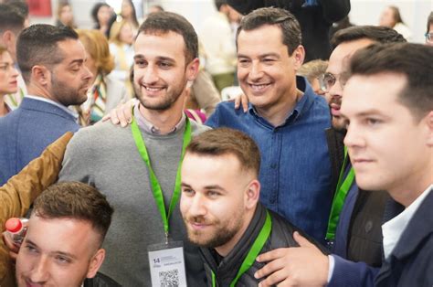 Paro en España Andalucía lidera la bajada en
