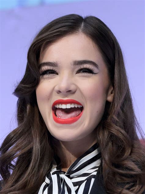 Hailee Steinfeld Hot Celebs Home