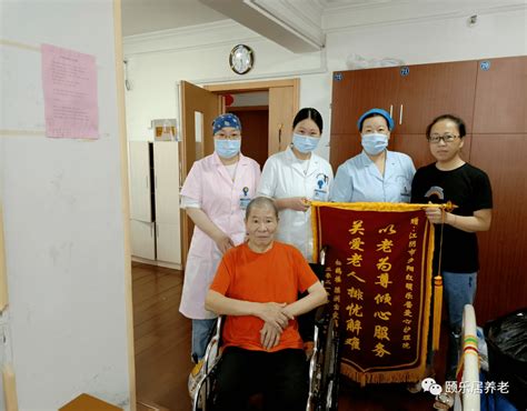 优质服务暖人心，感恩锦旗送不停家属