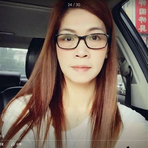 Story Says 故事說 【聖誕節挑選交換禮物外，也來送個禮物給自己吧！】 冷冷的天 獻上最溫暖的祝福！ 聖誕節的腳步越來越近！ 還在