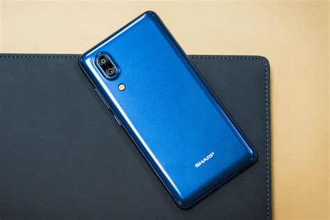 Sharp представила безрамочный смартфон Aquos S2