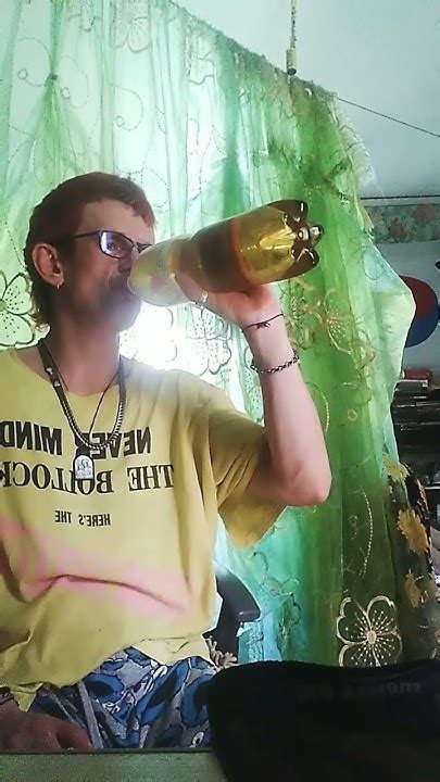 Жора пью напиток дюшес #вода #напиток #дюшес #газировка - YouTube