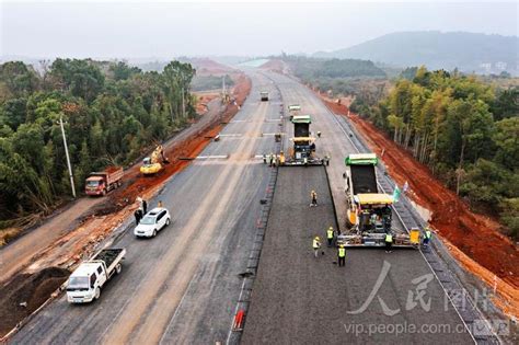 湖南东安：永新高速建设正酣 人民图片网