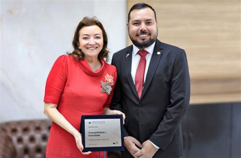 Presidente Do Trt 8 Recebe Placa De Finalista Do Prêmio De Inovação