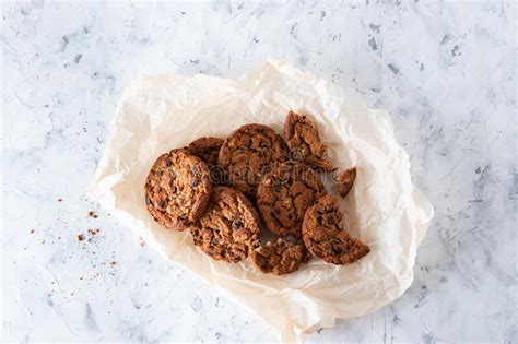 Galletas De Avena Con Chips De Chocolate Sobre Un Fondo Claro Concepto