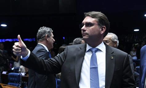 Grupo Ligado A Flávio Bolsonaro Emplaca Nome No Ministério Das