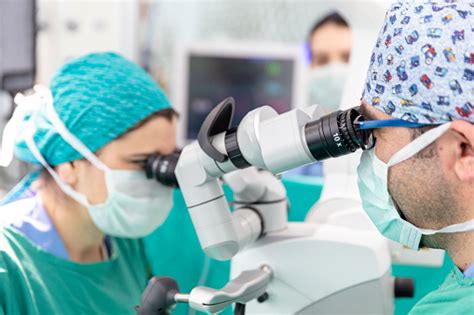 현대 수술실에서 외과 수술을 수행하는 의료팀 가정의 방에 대한 스톡 사진 및 기타 이미지 가정의 방 간호사 건강관리와