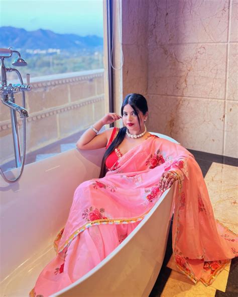 ʀɪᴛɪᴋᴀ ᴄʜᴀᴜᴅʜᴀʀʏ Saree Wali Girl🥵🎀