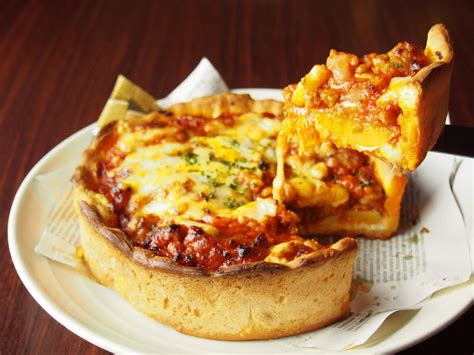 サクサクの厚い生地から溢れ出すチーズ。ピザ好きには堪らないシカゴピザの名店3選 Rezepte Lecker Rezeptideen