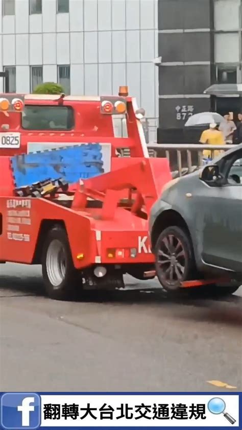 網友投稿 本影片為二個影片但是同一人違規逼車，第一段影片逼車到把人家車撞了上去，第二段影片車主是被逼到一直繞圈圈走到巷子才把逼車的車主甩開