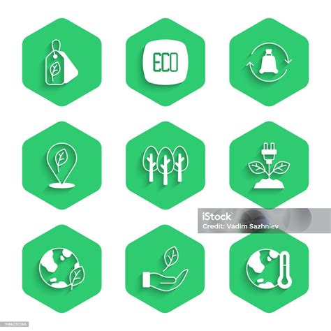 나무 나뭇잎을 손에 들고 지구 온난화로 지구가 녹고 전기 절약 플러그 잎 지구본 위치 쓰레기 봉투 재활용 및 태그 아이콘을 설정합니다 벡터 가루로 빻은에 대한 스톡 벡터