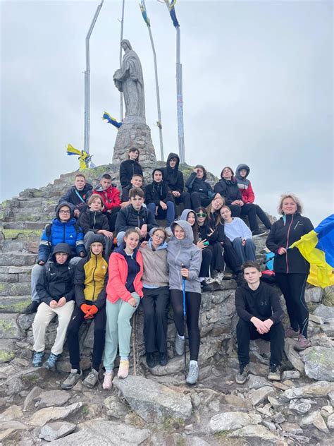 Неймовірна подорож учнів 9 класу в Горгани 🥰 Карпати восени це справжня казка коли природа