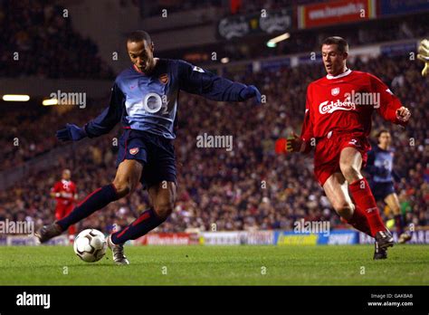Arsenals Thierry Henry R And Liverpools Jamie Carragher L Hi Res Stock