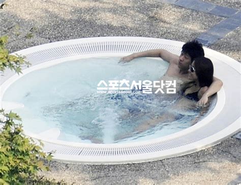 단독포착 이효리 최성욱 다정한 오후 발가락이 닮았네 포토 연예 기사 더팩트