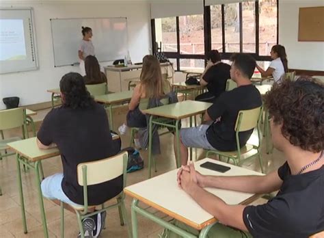 Canarias Reduce La Tasa De Abandono Escolar