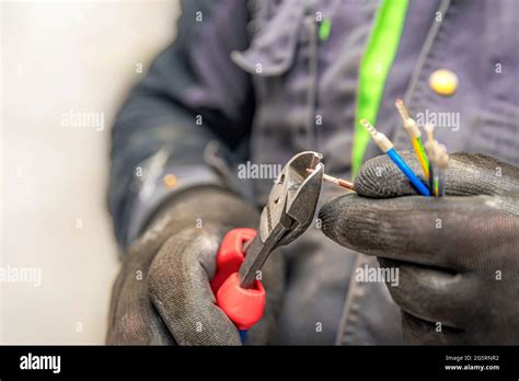 Cut Electrical Wires Hi Res Stock Photography And Images Alamy
