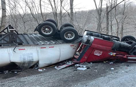 Semi Truck Rollover News Sports Jobs The Intermountain