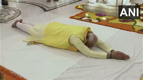 Pm Modi Offers Prayers At Ram Mandir Before Mega Ayodhya Roadshow