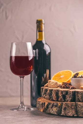 나무 절단 보드에 빨간색 Mulled 와인 레시피 재료 가을에 대한 스톡 사진 및 기타 이미지 가을 감귤 겨울 Istock