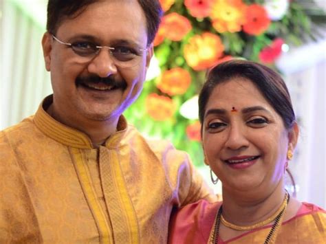 Sunil Barve Birthday ज्या मुलीनं नाकारलं आज तिच आहे सुनील बर्वेची अर्धांगिनी अभिनेत्याची 30