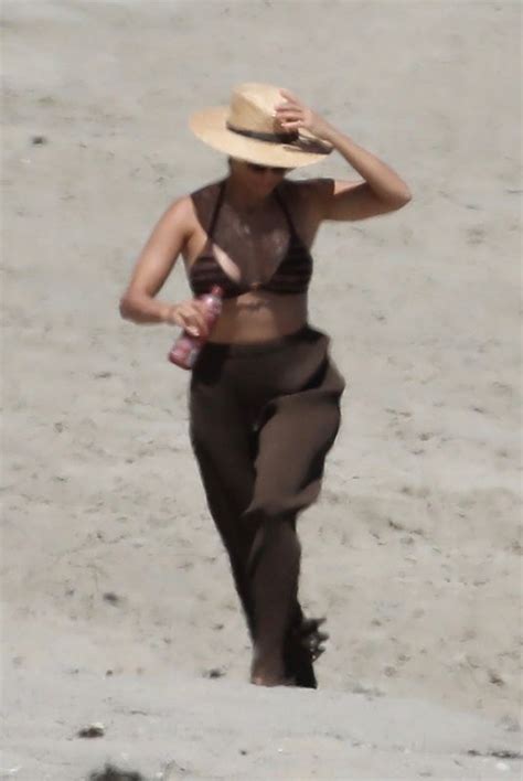 Kourtney Kardashian And Addison Rae Out In The Beach In Malibu 07 18