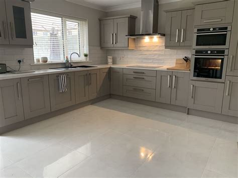 Pin on Cocinas | Kitchen remodel small, Kitchen remodel design, Modern ...