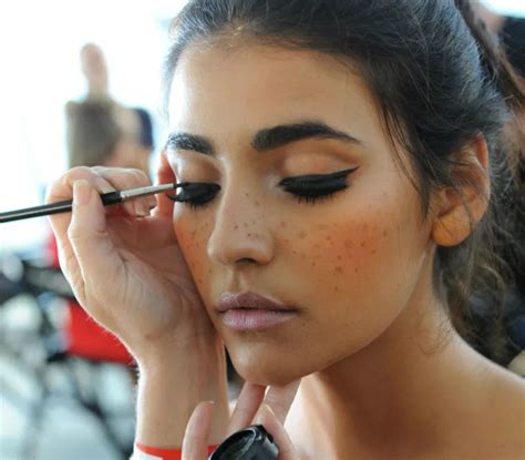 Las Pecas Falsas Son Tendencia Red17