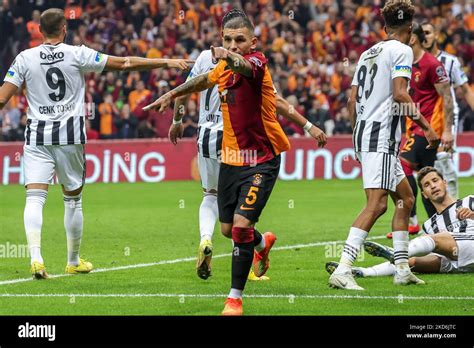ISTANBUL TURQUIE NOVEMBRE 5 Lucas Torreira De Galatasaray Pendant