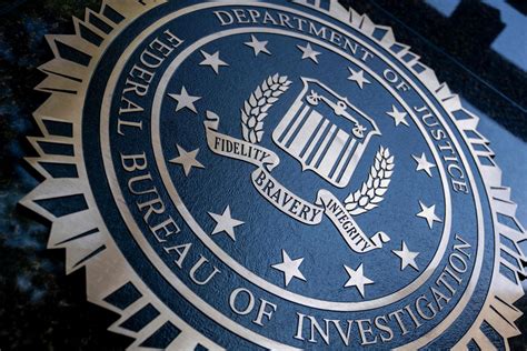 Des Agents Du Fbi Déposent Une Plainte à Lendroit Du Département De La