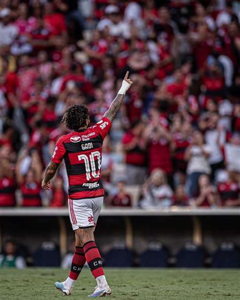 Sob Olhar De Sampaoli Flamengo Vence O Coritiba Por 3 A 0 Na Estreia