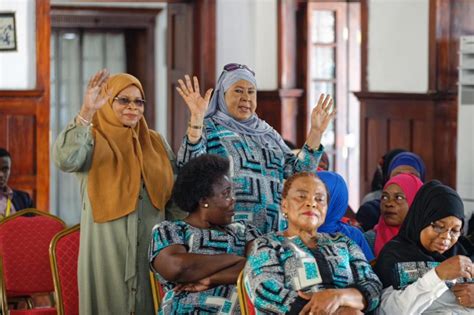 Picha Rais Mwinyi Atambua Na Kuheshimu Usawa Wa Kijinsia Akutana Na