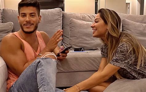 Mayra Cardi comenta foto de Arthur Aguiar após separação