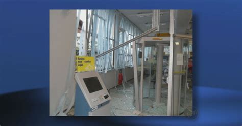 G1 Criminosos Explodem E Danificam Caixas Eletrônicos Em Candeias Mg