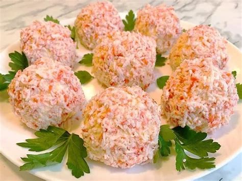 Закуска Рафаэлло из крабовых палочек и сыра