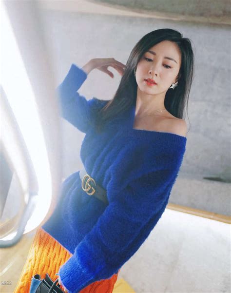 Tvb花旦晒丰满上围弹琴照 网友快出写真一定大卖