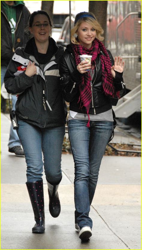 Photo Leighton Meester Taylor Momsen 04 Photo 1046181 Just Jared