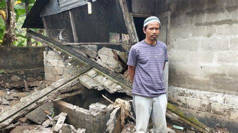 Banjir Batu Busuk Padang Dinding Rumah Sunardi Roboh Kaca Rumah Pecah Tribunpadang