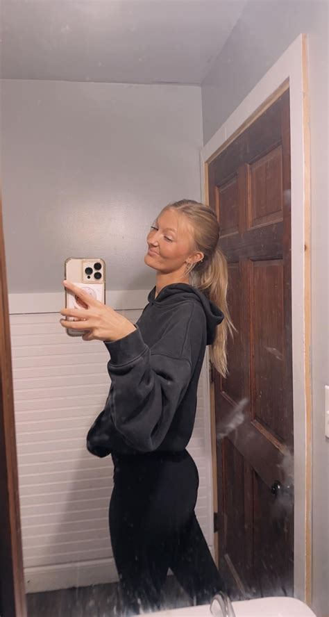 Im So Wet And Going To A Party With My Friends 😏😝 R Hornymoms