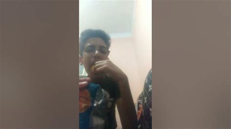 النهارده هنجرب شيبسي جديد وهو زو بطعم البيتزا ما تنساش تعمل لايك