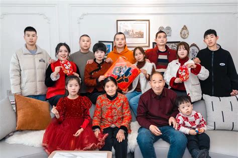 家庭温馨的图片 苗苗知道