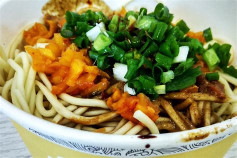 赏味中国武汉 中山大道 难吃的疤子热干面