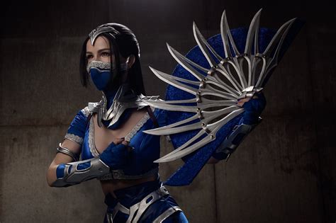 Косплей смертоносной и загадочной Китаны из Mortal Kombat 1 от Deadline