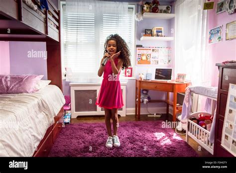 Ragazza Microfono Immagini E Fotografie Stock Ad Alta Risoluzione Alamy