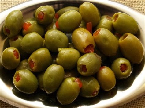 Маслины и оливки разница